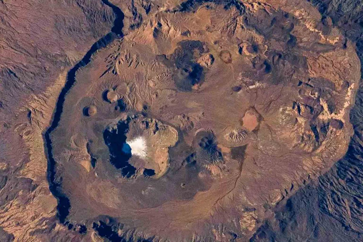 A mysterious white patch crowns the Sahara’s highest volcano—here’s ...