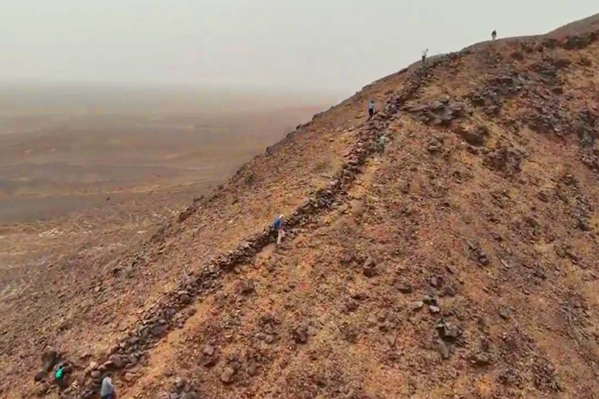 Massive 321-Kilometer Wall Found in Gobi Desert Reveals Surprising ...