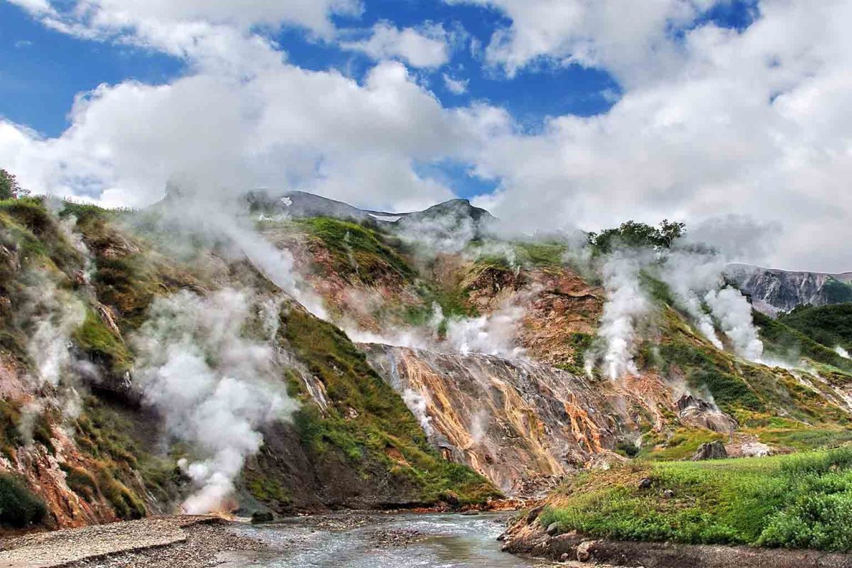 Scientists discover vast natural hydrogen reserves deep beneath Earth’s ...